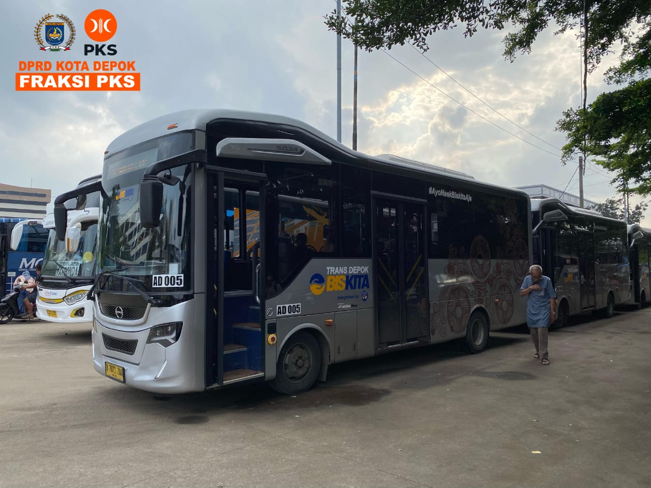 BisKita Trans Depok melayani rute strategis yang menghubungkan pusat ...